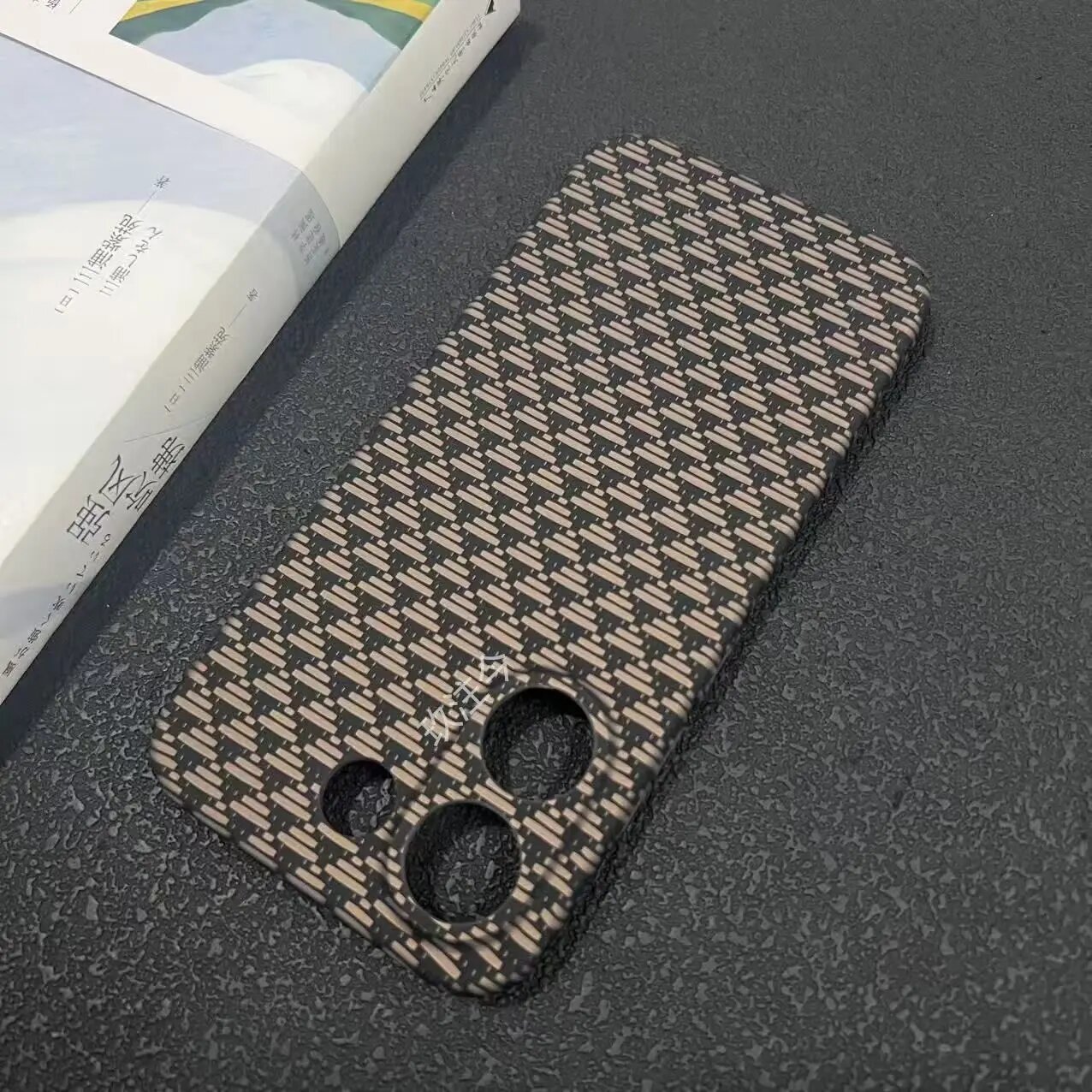 Чехол Poco X8 Pro, черный, матовый, текстура карбон