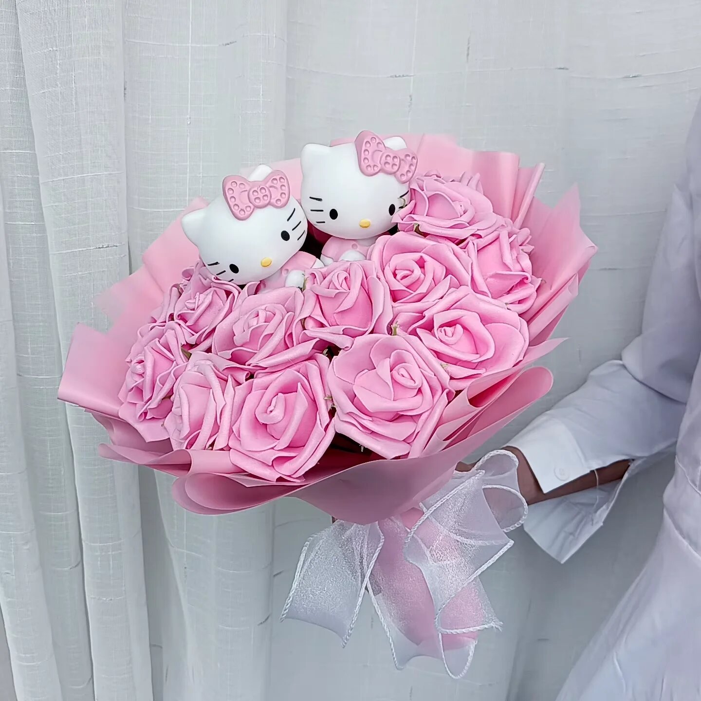 Букет из розовых роз и Hello Kitty, Цвет: 29