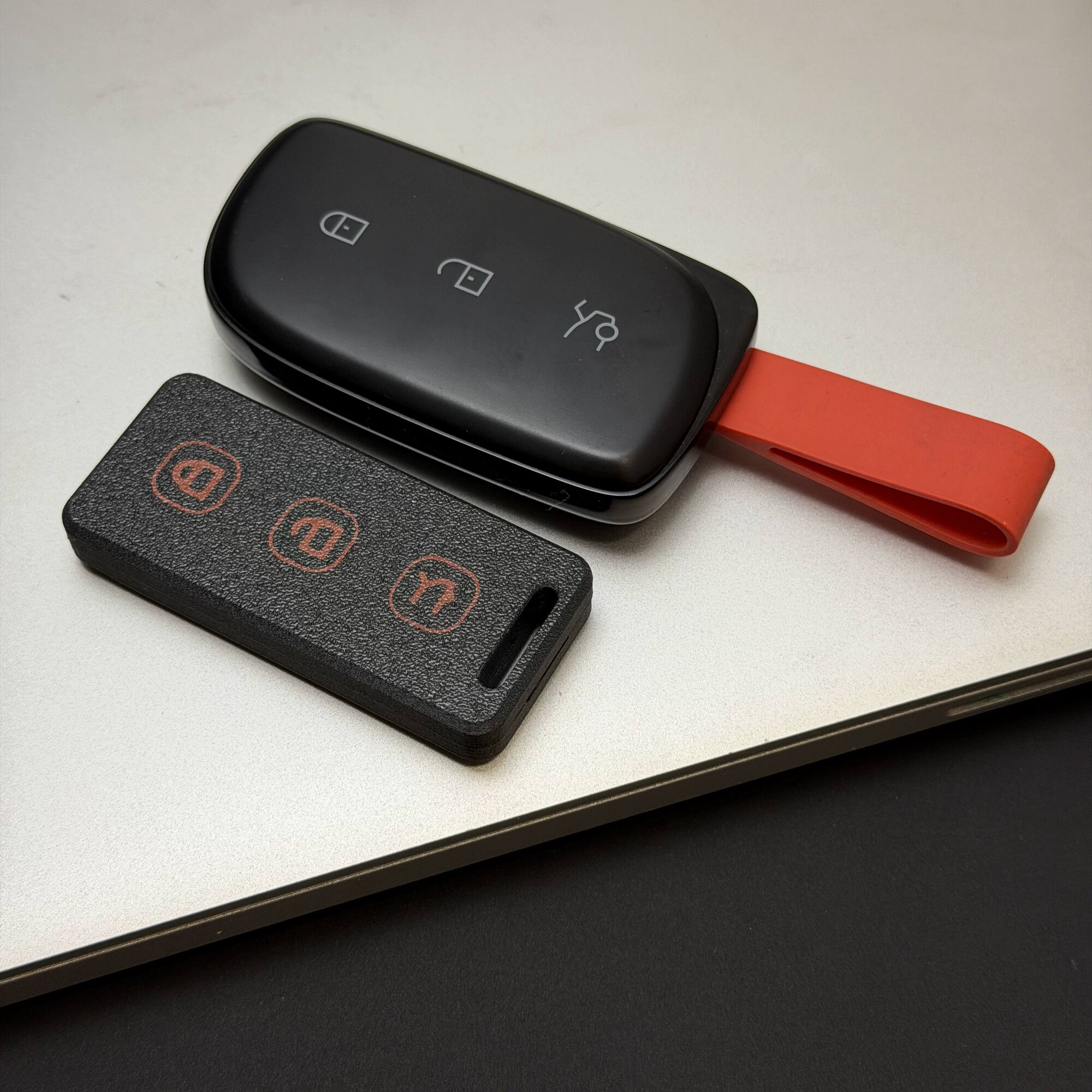 Bluetooth-ключевой чехол для Lynk & Co Z10/Z20 с черно-красным квадратным узором
