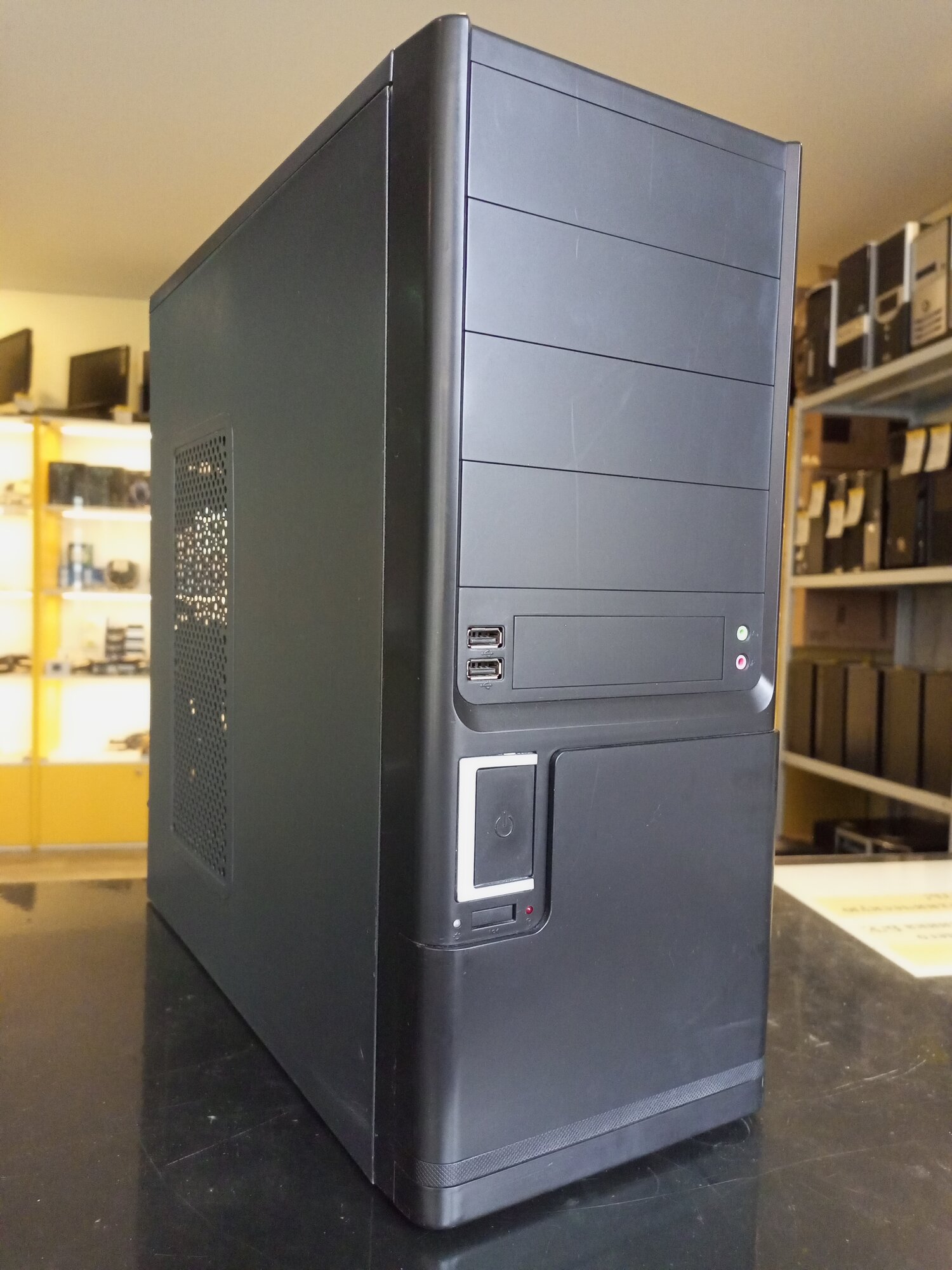 Мощный: Hypper Pentium G4560 3.5Ghz x4, DDR4 16Gb, SSD 120Gb, 400w, Gigabyte B250 FineTech