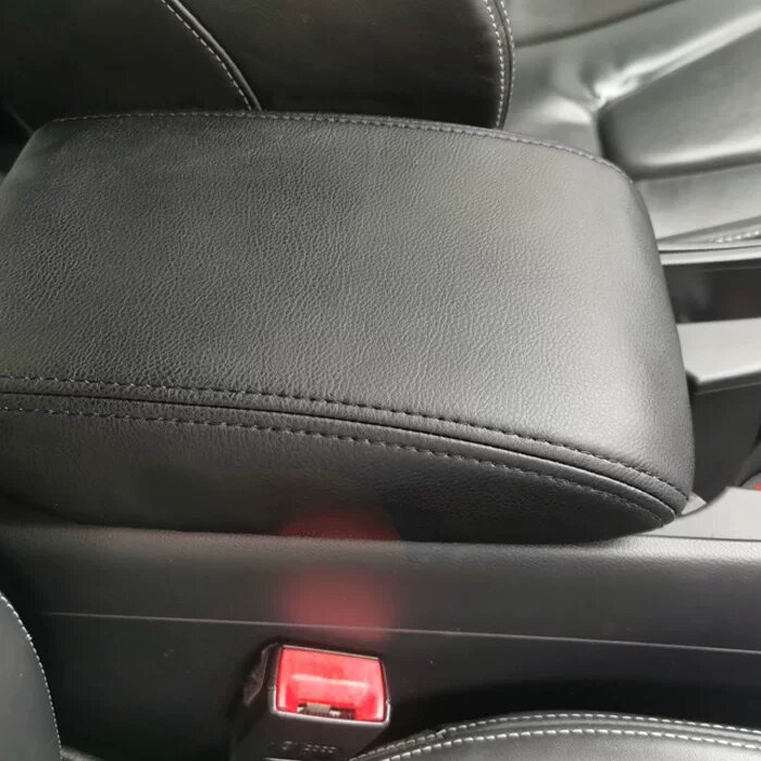 Накладка на центральный подлокотник Ford Lingrui - Черная кожа с черными строчками для салона автомобиля