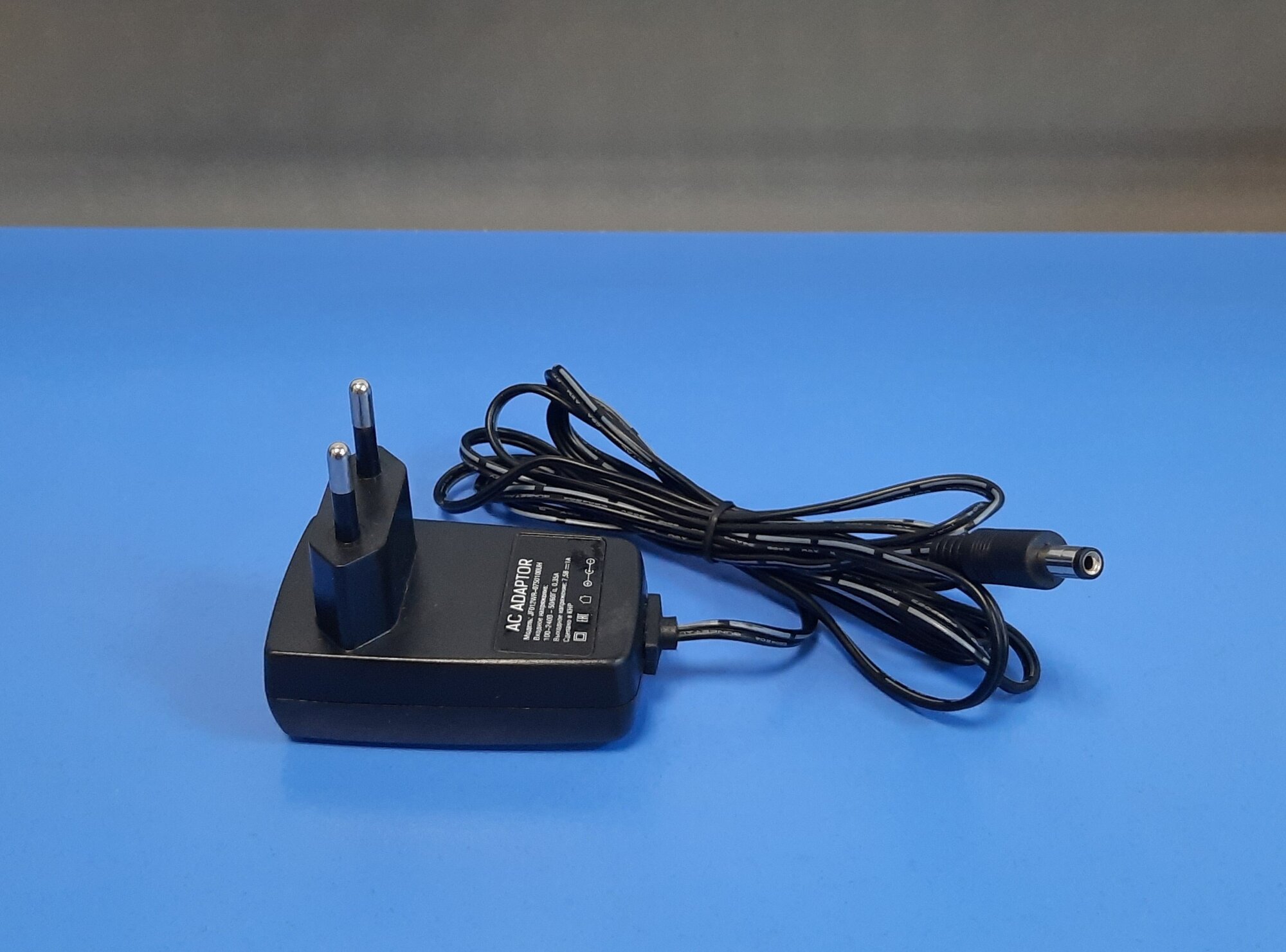 Сетевой адаптер (JF012WR-0750100UH) 7,5V, 1A