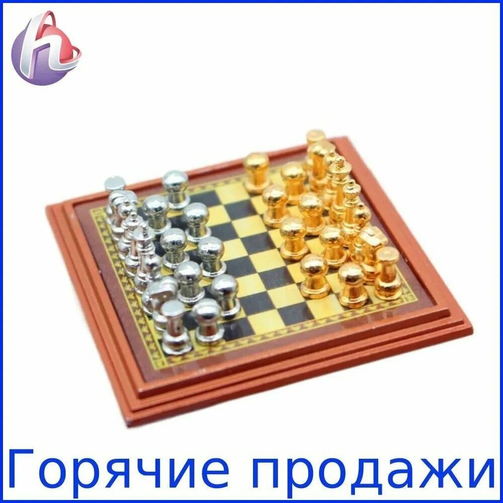 Миниатюрные шахматы в кукольном доме