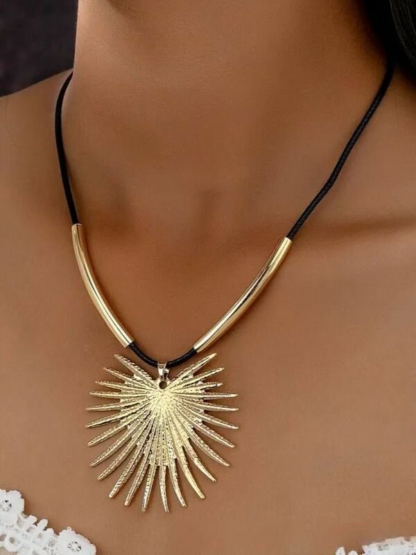 Sautoire Necklace