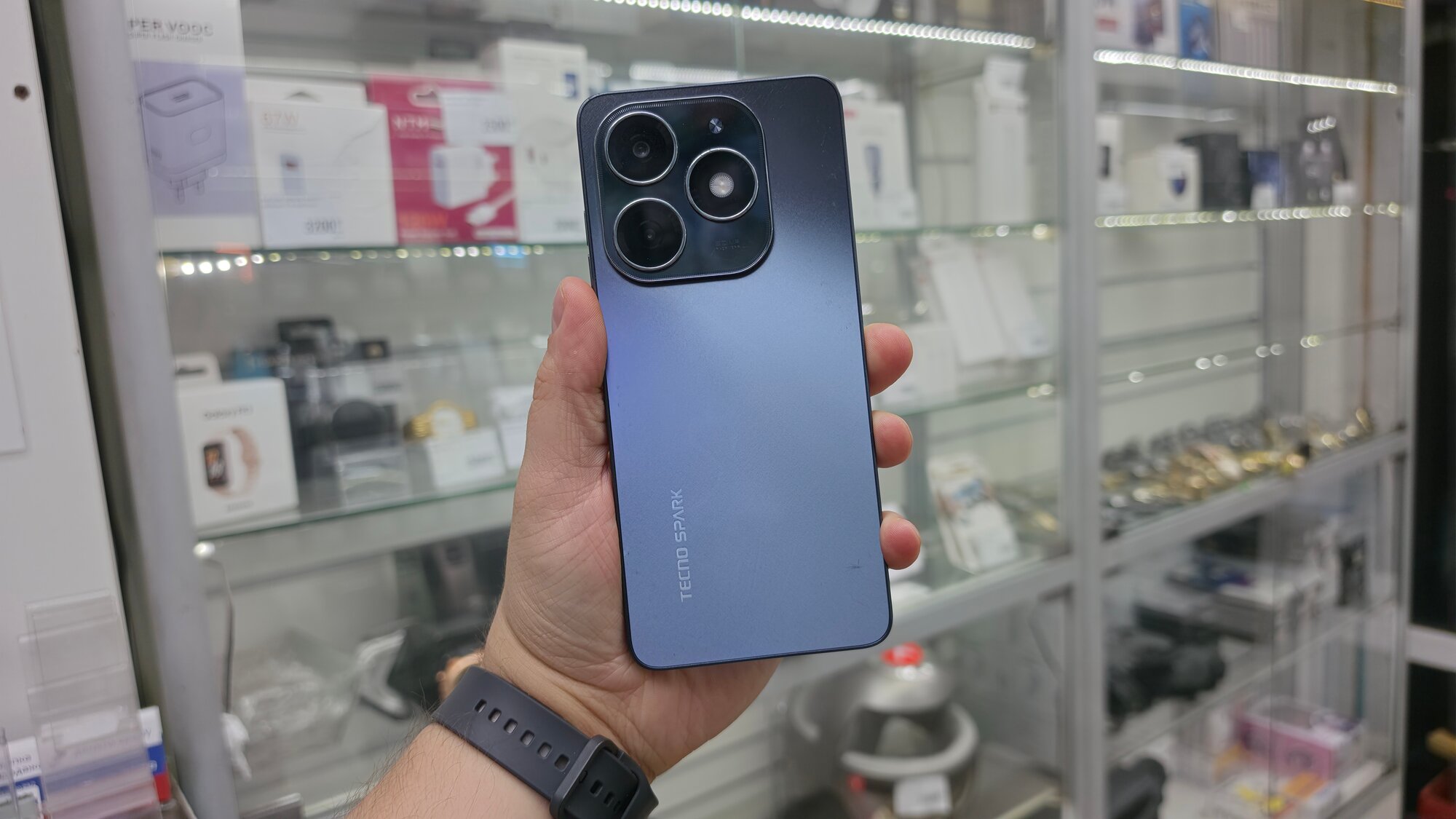 Смартфон Tecno Spark 20 8/128 ГБ, черный, Б/У