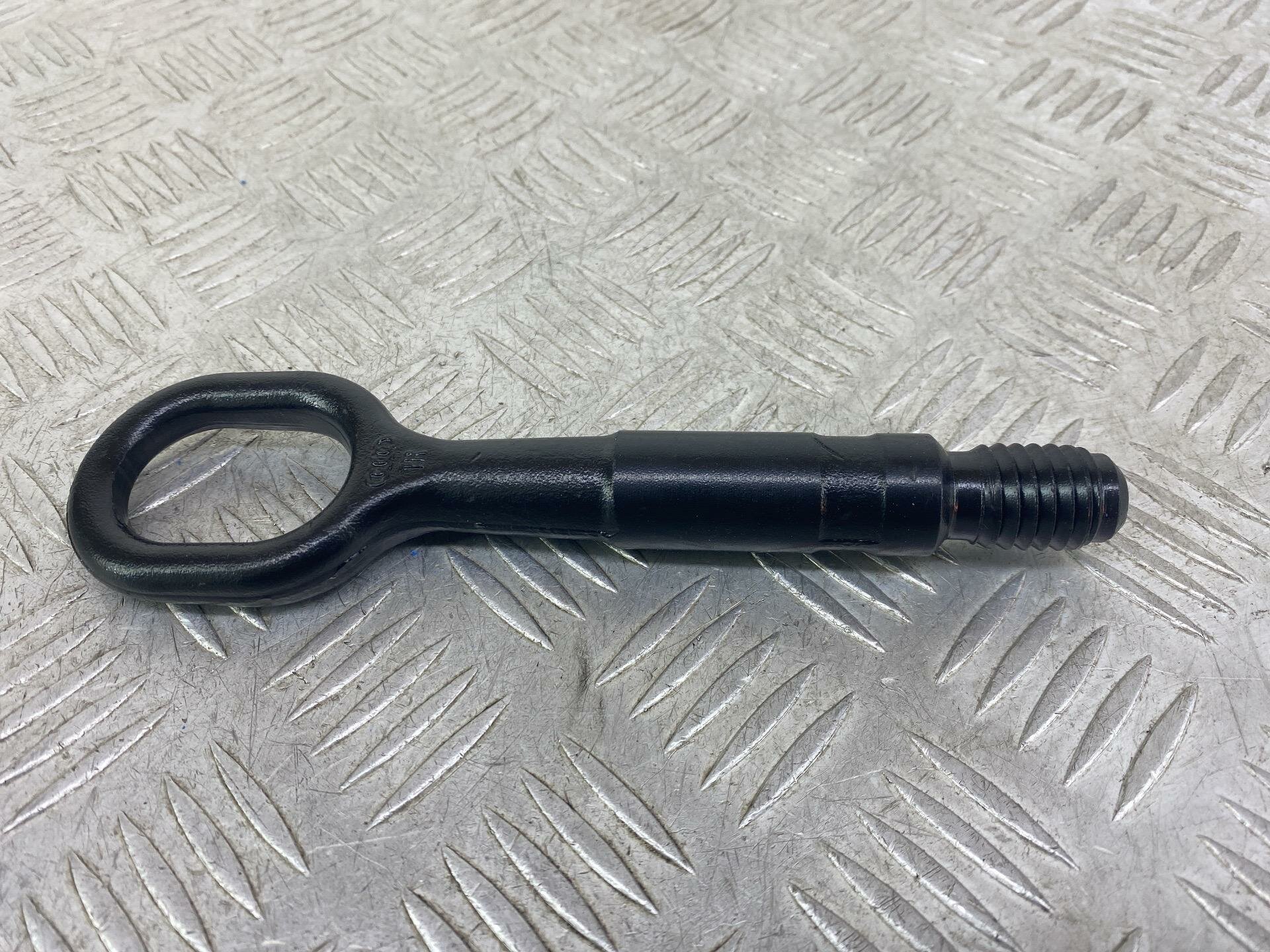 Крюк буксировочный Audi Q5 8R рест. 2015 8K0805815