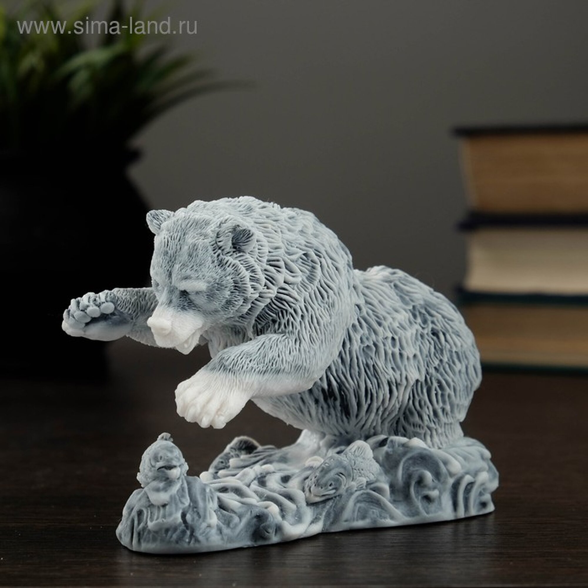 Фигурка Сувениры из мраморной крошки «Медведь ловит рыбу», 11 см