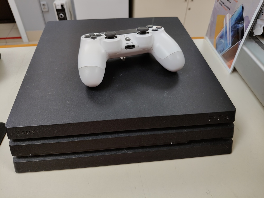Игровая приставка PlayStation 4 Pro 1Tb Б/У