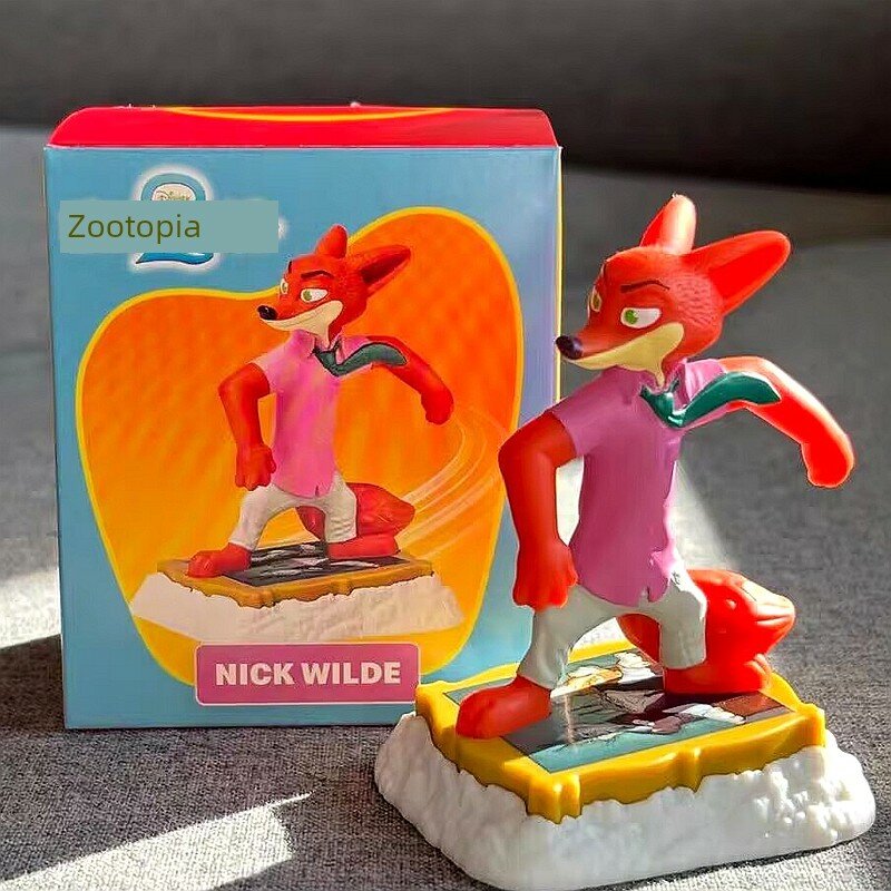 Подарочная фигурка-игрушка из набора Happy Meal McDonald's Zootopia 2025 года, коллаборация Ник и Джуди Фокс Ник