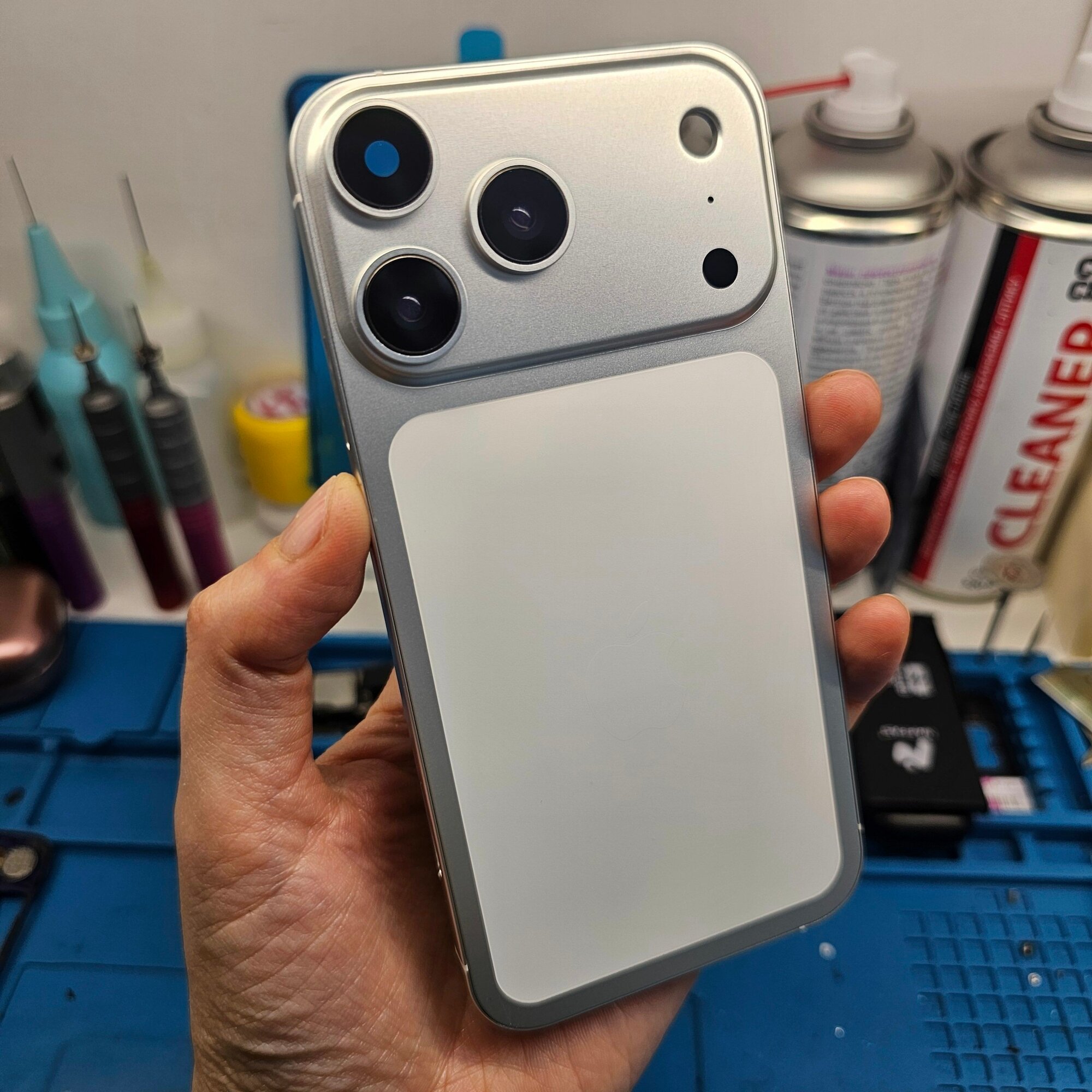 Корпус для iPhone XR в стиле 17 Pro , белый