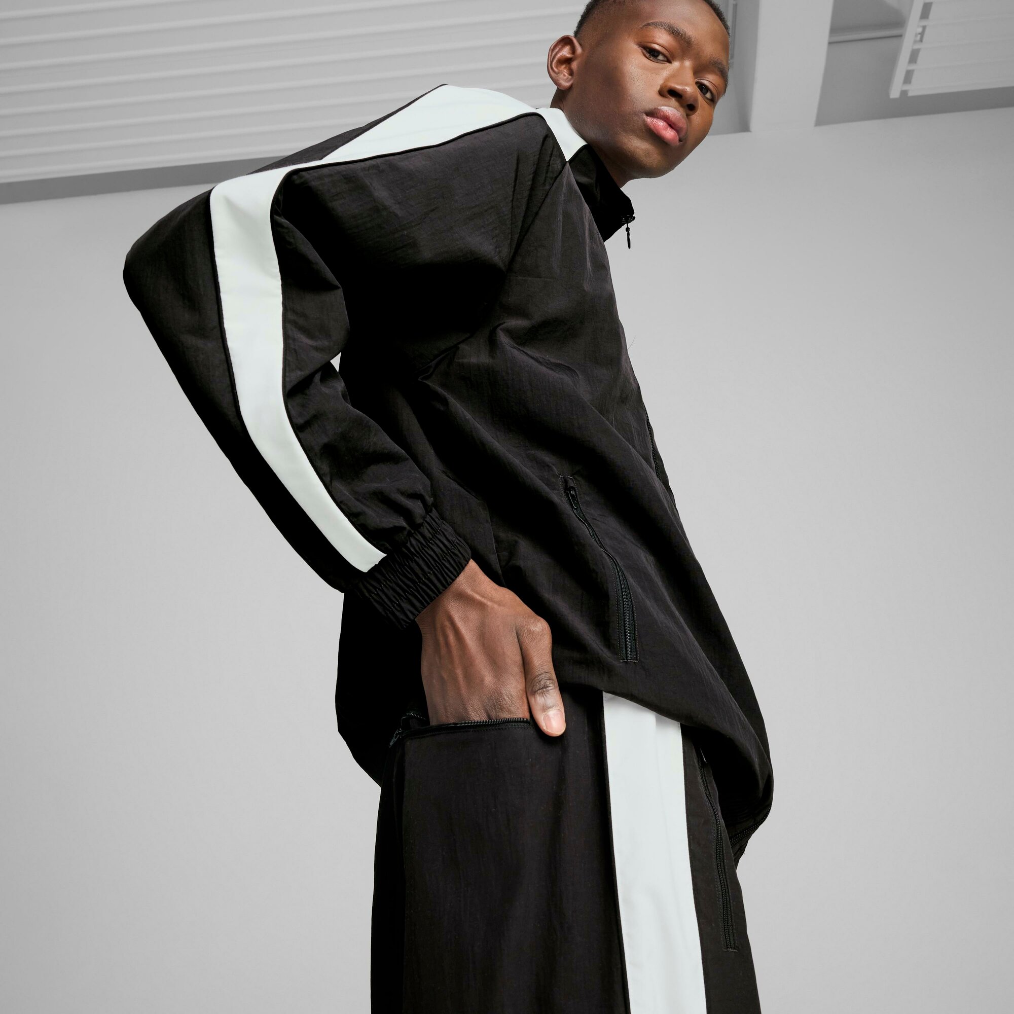 Брюки PUMA T7 Oversized Track Pants, размер L, черный — фото 1