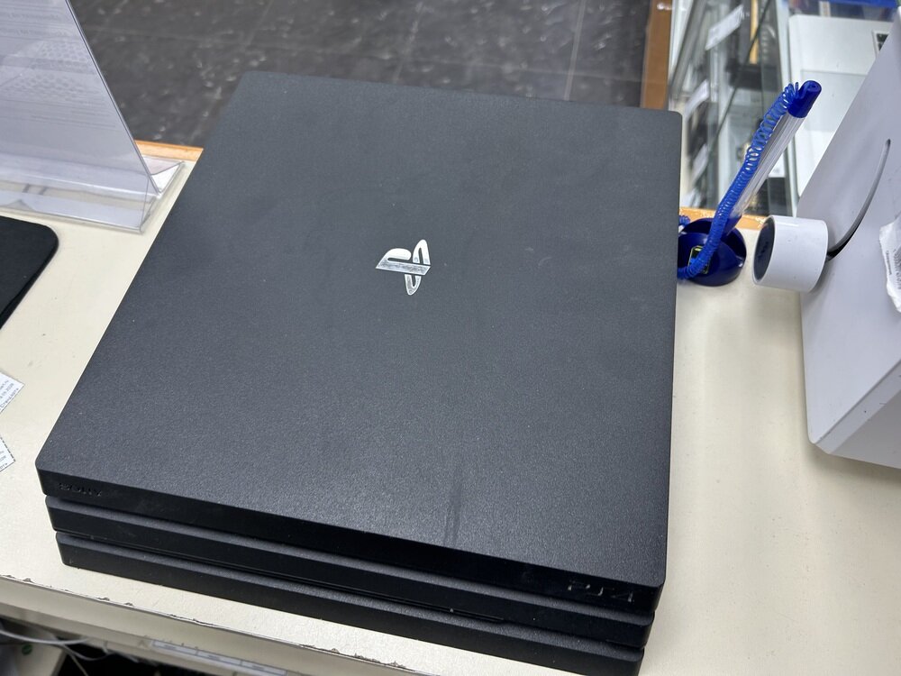 Игровая приставка Playstation 4 Pro 1TB б/у уценка