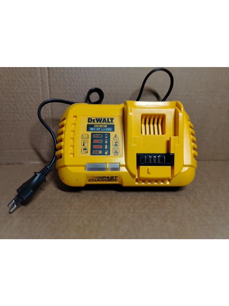 DCB118 Зарядное устройство (18V/54V, ток: 8A)