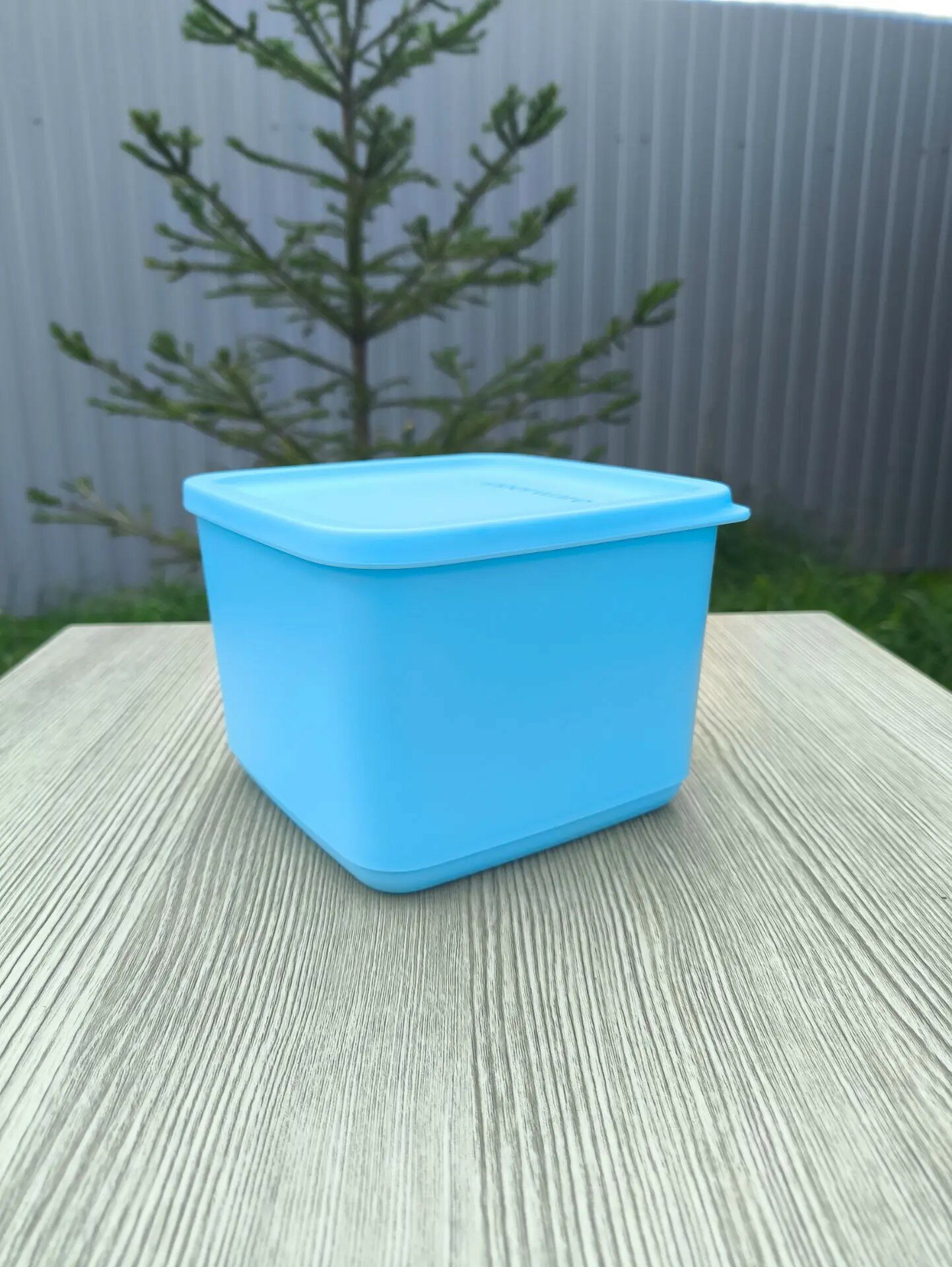 TUPPERWARE Контейнер "Кубикс" объёмом1000 мл. голубого цвета.