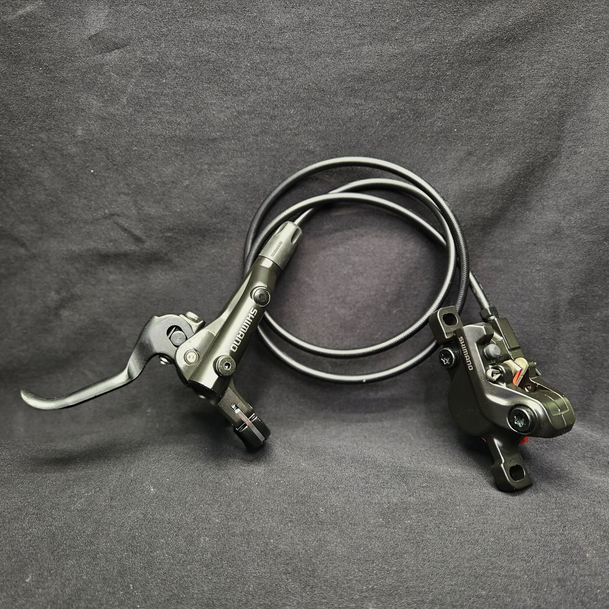 Тормоз передний Shimano Deore BL-MT501 (L) / BR-MT500, 800 мм, черный (OEM без упаковки)