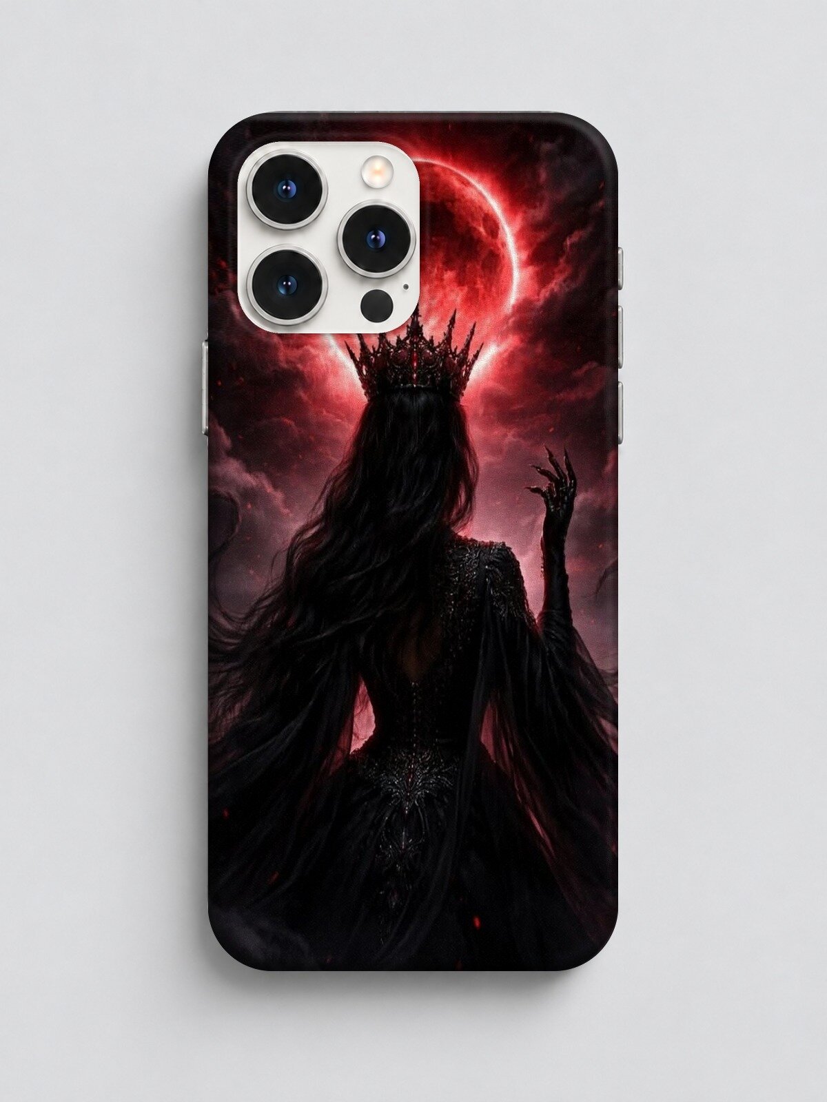 Эстетичный чехол на iPhone 15 Pro тёмная королева