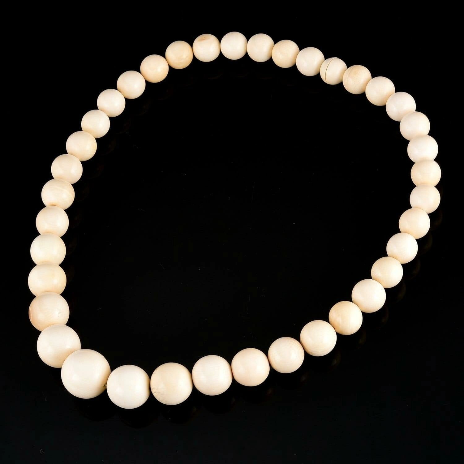 0051568/и197 Изделия из кости бусы бивень мамонта 58см