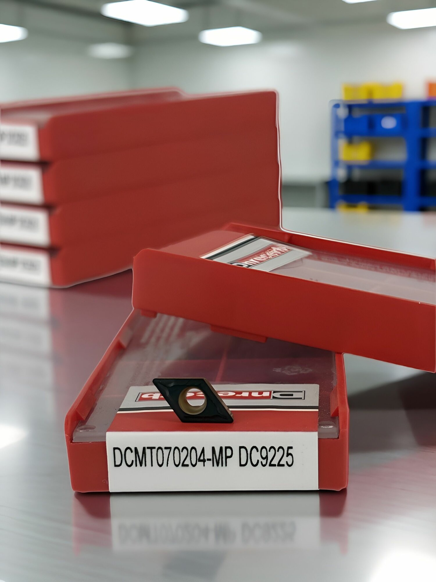 Сменная твердосплавная пластина для токарной обработки Dnrecerb DCMT070204-MP DC9225