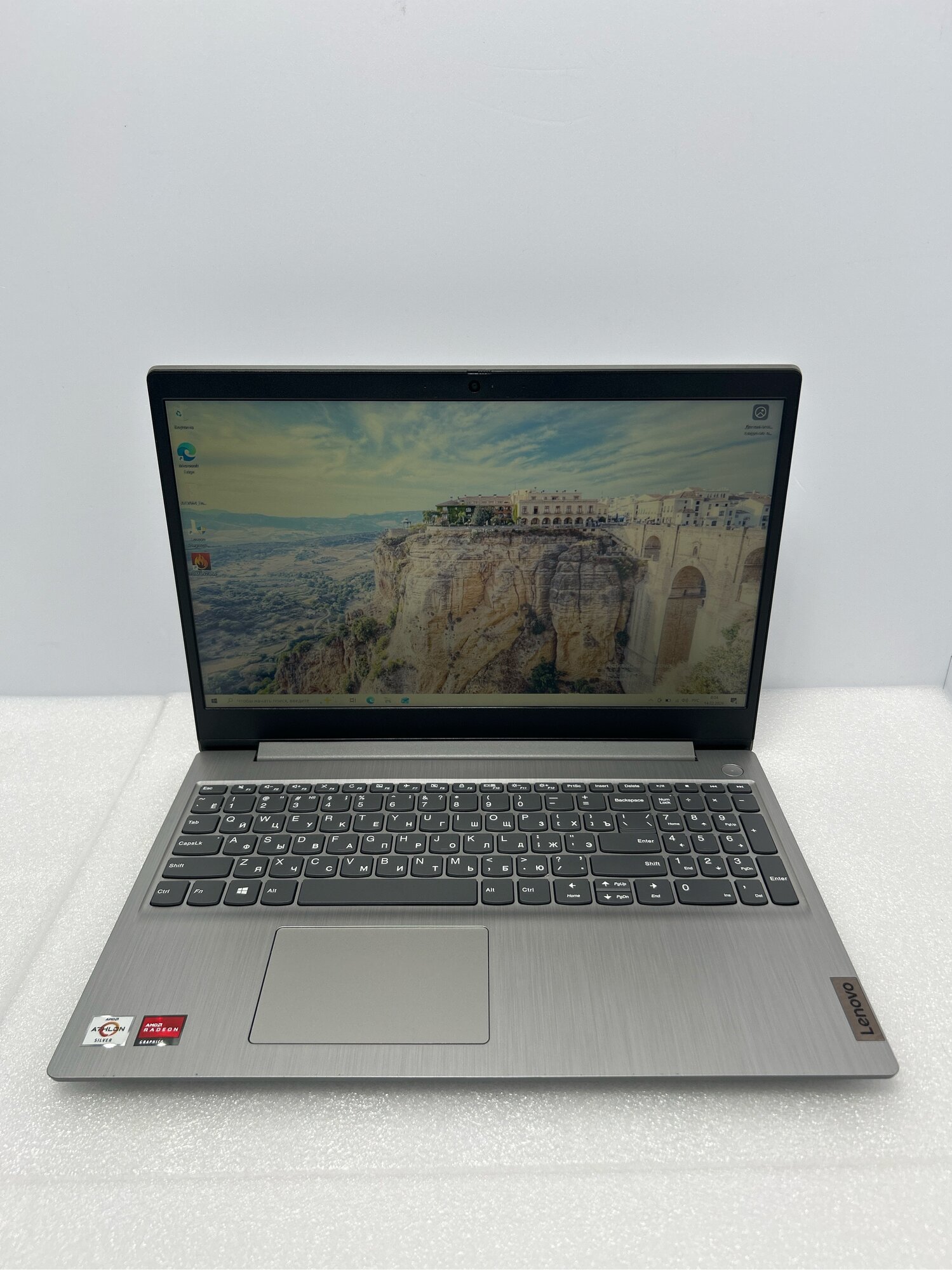 Ноутбук Lenovo IdeaPad 3 15ADA05 (81W10074RK) 15.6"/AMD Athlon 3050U/RAM 4GB/SSD 256GB/AMD Radeon Graphics/1920*1080/TN/DOS/Подсветка кл-ры: НЕТ/серый. Состояние: Уценка/большой след. на матрице от клавиатуры