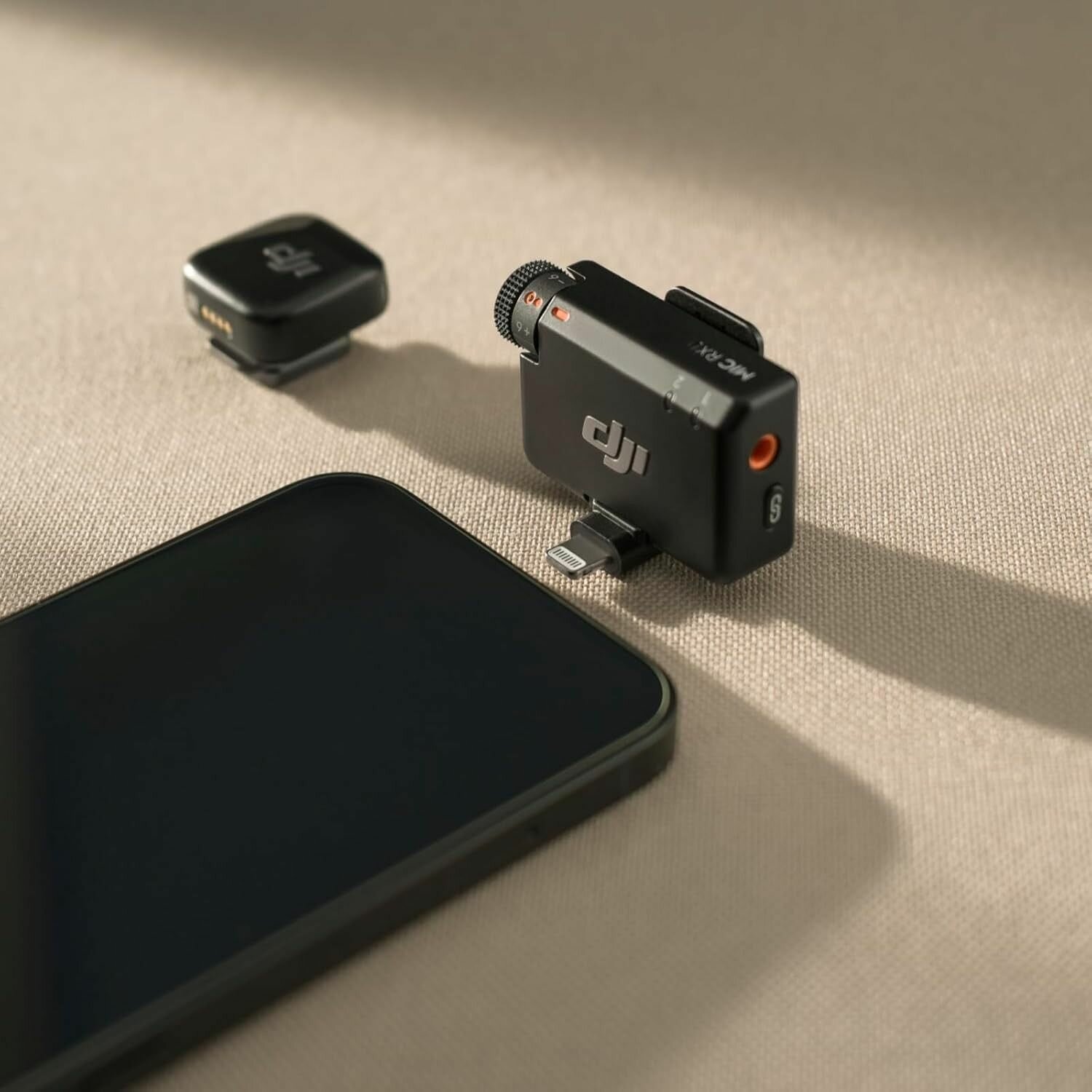 Мини-приемник для микрофона DJI Mic Mini "Lightning", крепление петличное, цвет светло-серый — фото 1