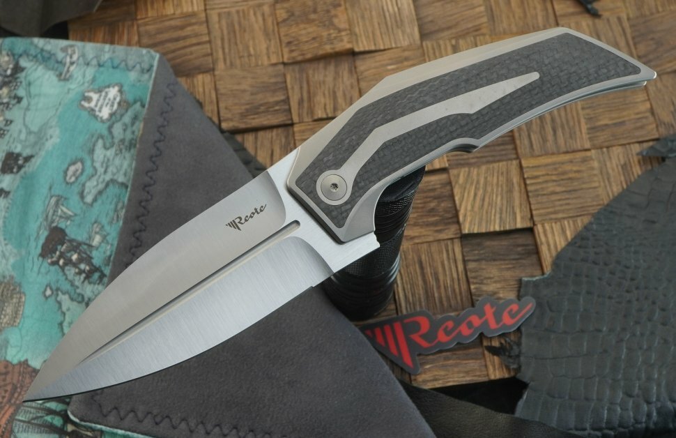 Складной нож Reate T4000, сталь M390, сатин, рукоять титан/карбон