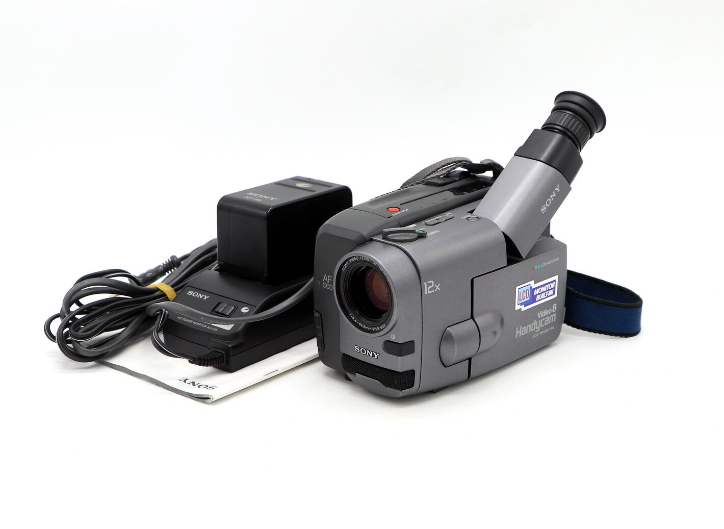 Видеокамера аналоговая Sony CCD-TRV30E Handycam