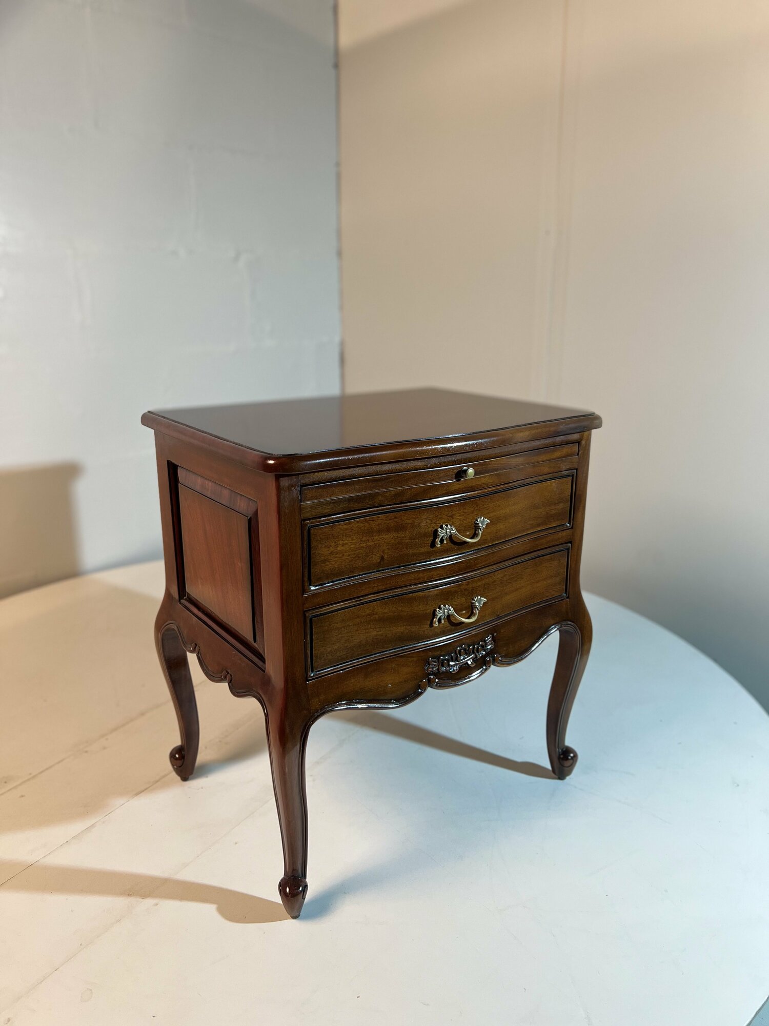 Широкая тумба Домкорлеоне из красного дерева (mahogany wood) с выдвижными ящиками, цвет орех CMH32 (коричневый)