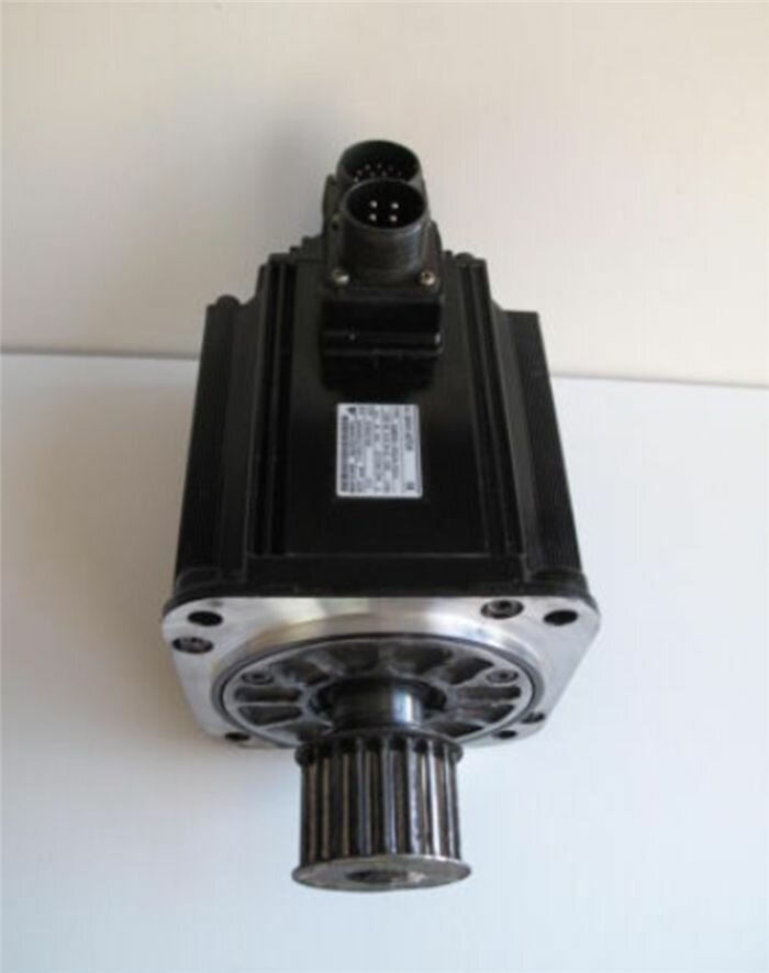 Модуль YASKAWA SGMGH-13DCA-YG15 AC Servo Motor