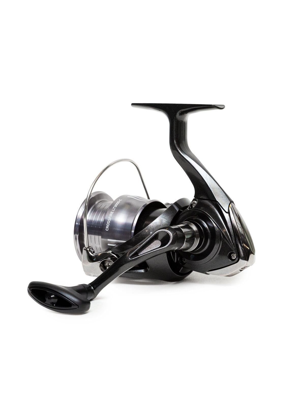 Катушка безынерционная Daiwa 26 Crossfire LT 3000-С, цвет черный — фото 1
