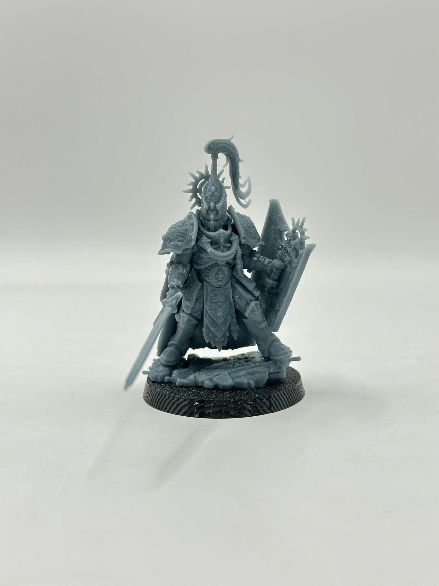 Миниатюра Adeptus Custodes : Legio Custodes Shield-Captain Warhammer 40k/30k