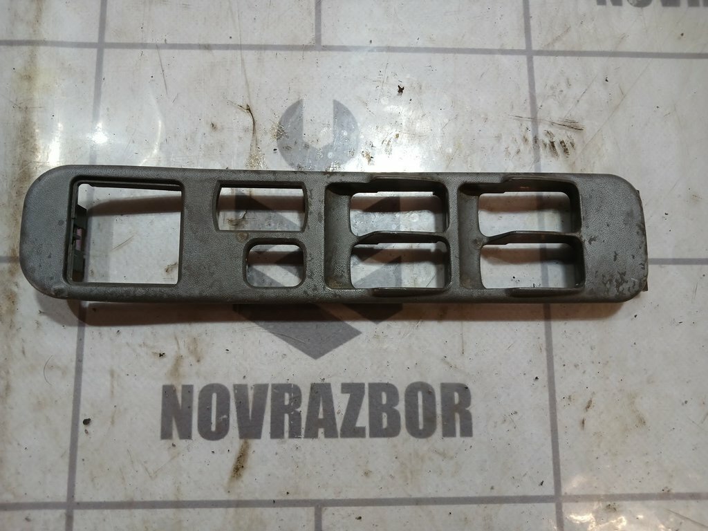 Накладка (кузов внутри) Mitsubishi Pajero /Montero Sport (K9) 1998-2008