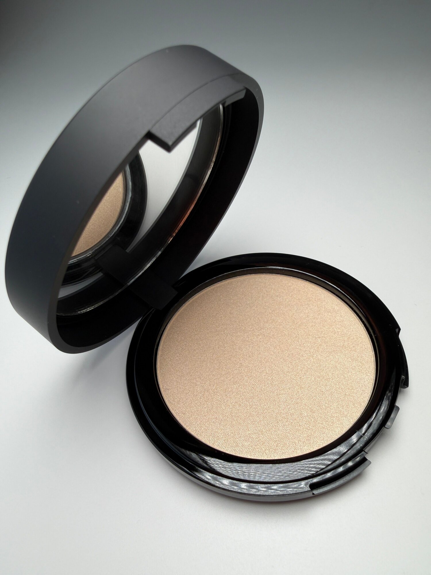 Минеральная пудра для лица FACE nicobaggio professional make-up TOP MINERAL POWDER с spf хайлайтер