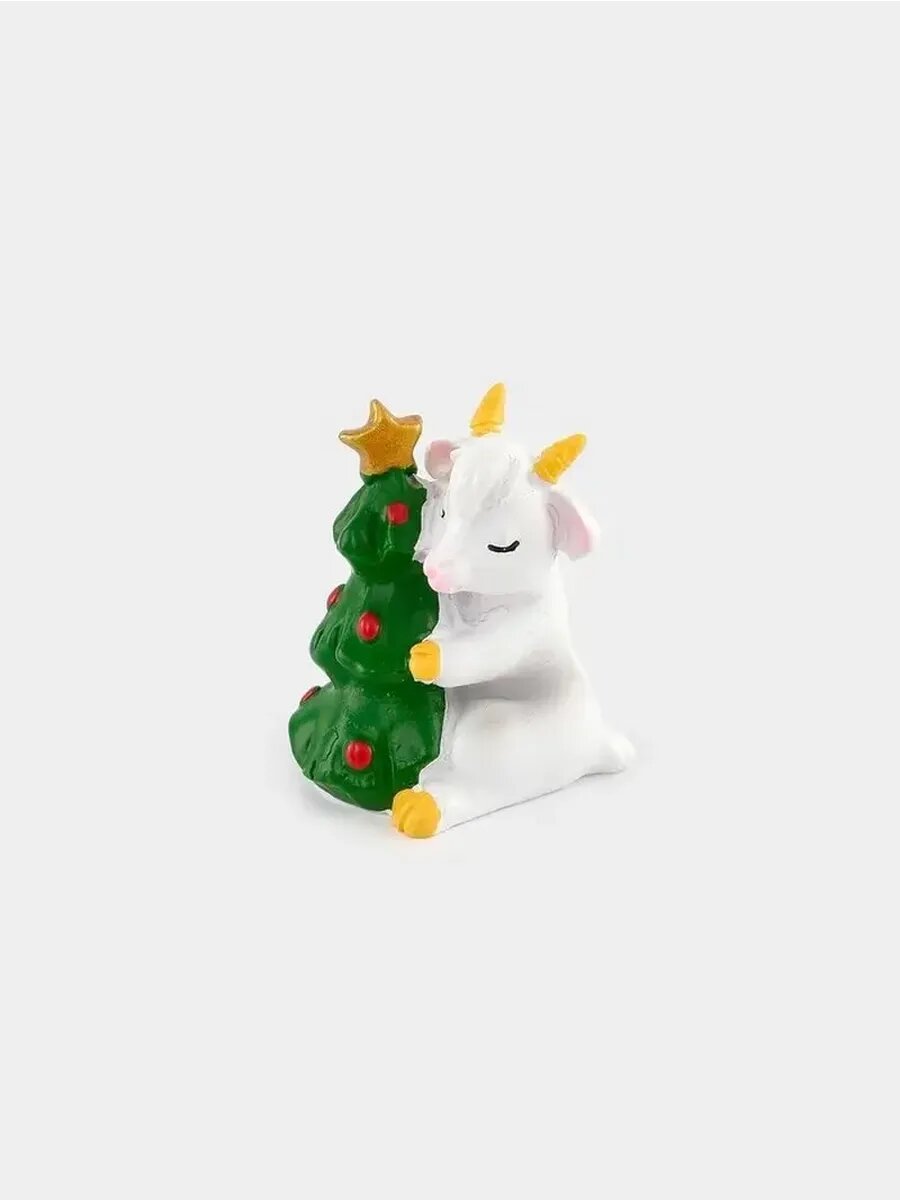 Маленькая праздничная фигурка козочки