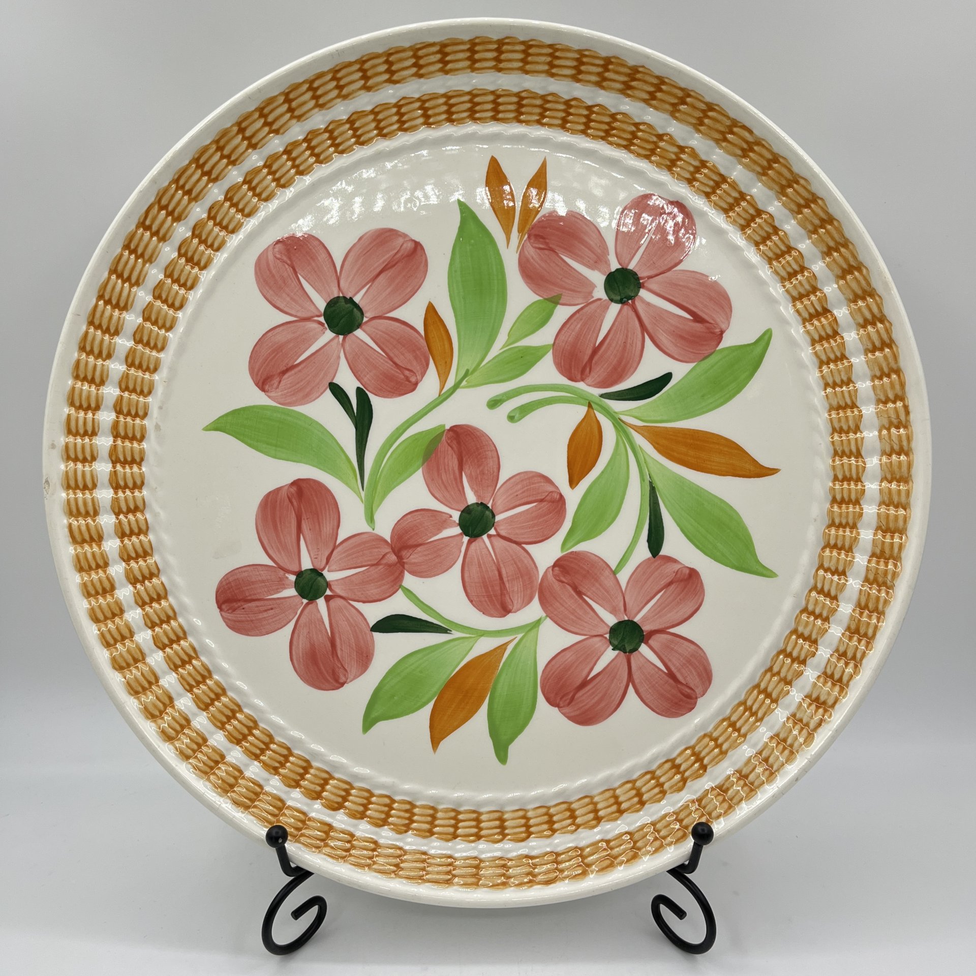Блюдо, украшенное цветочным декором, Gien, фаянс, роспись, Франция, 1950-1970 гг.