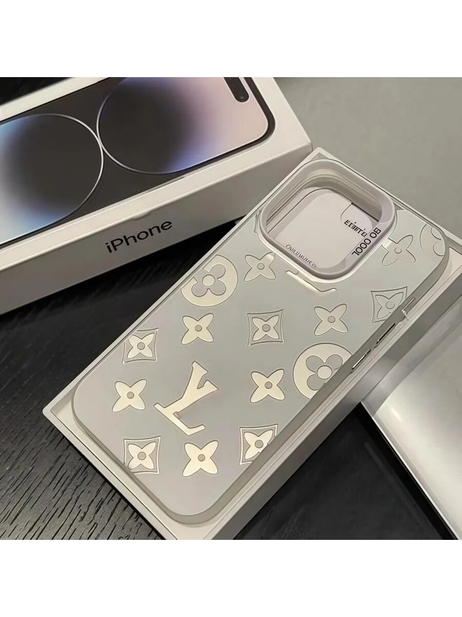 Чехол на REDMI 13 белый с Логотип LV Monogram