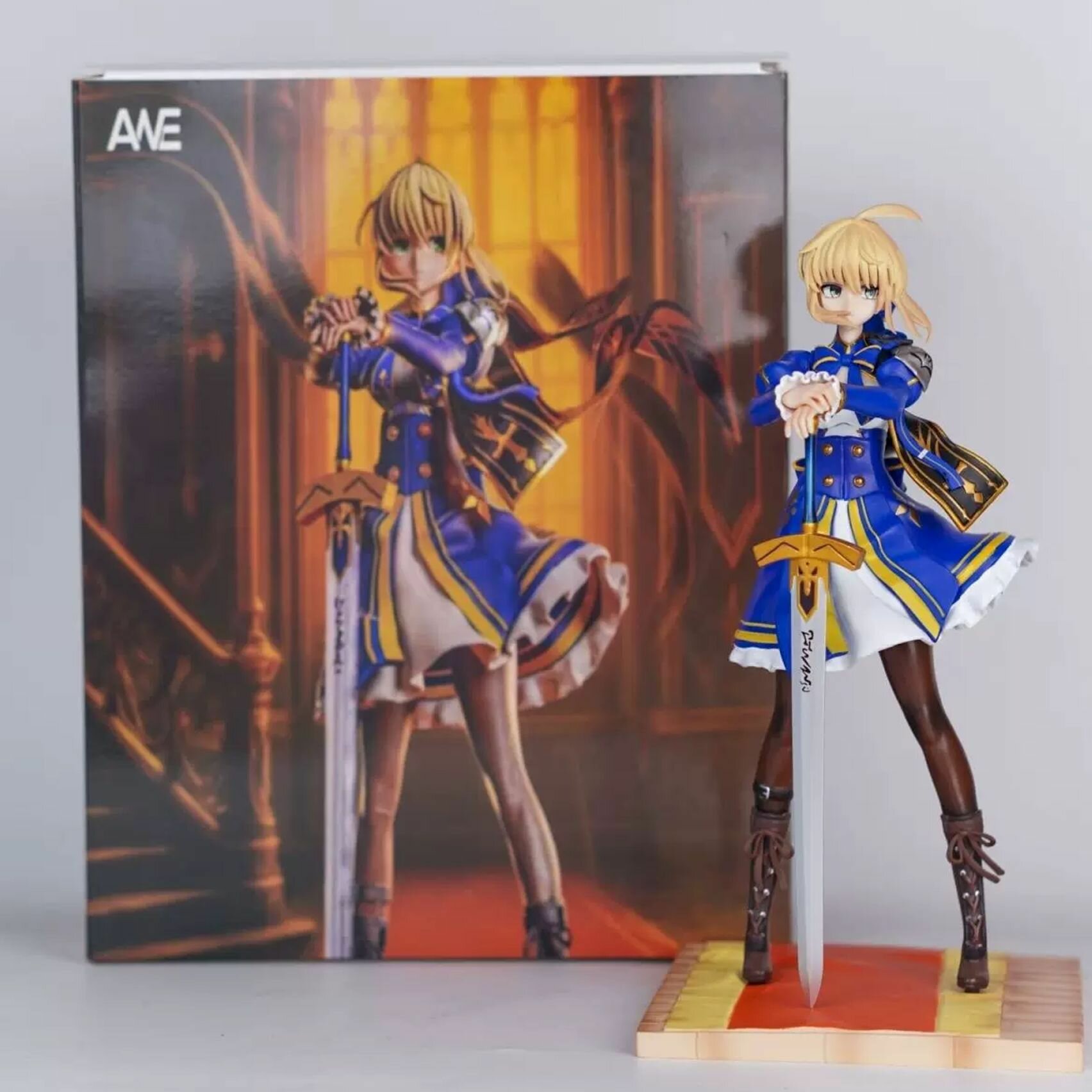 Фигурка Fate Artoria (Saber), коллекционная модель с мечом Excalibur, высота 31 см, в оригинальной упаковке