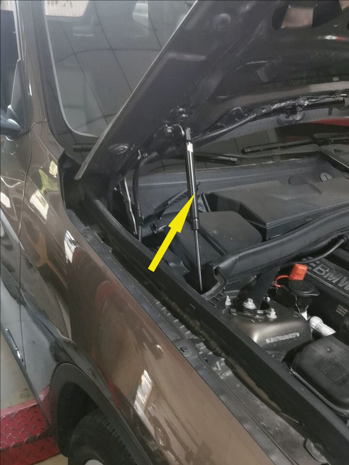 Газовые упоры капота для BMW X1 2009-2015 E84 "Амортизаторы" БМВ X1 E84 2 шт