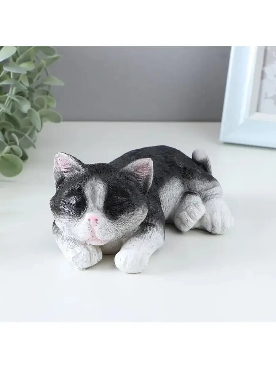 Очаровательная декоративная фигурка кота