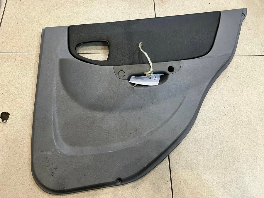 Обшивка двери задней правой от Hyundai Accent 2000-2012
