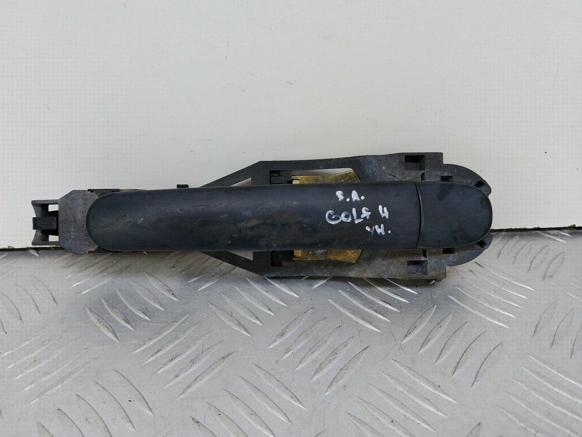 Ручка наружная двери задней левой Volkswagen Golf 4 (1997 - 2006) 3B0837885
