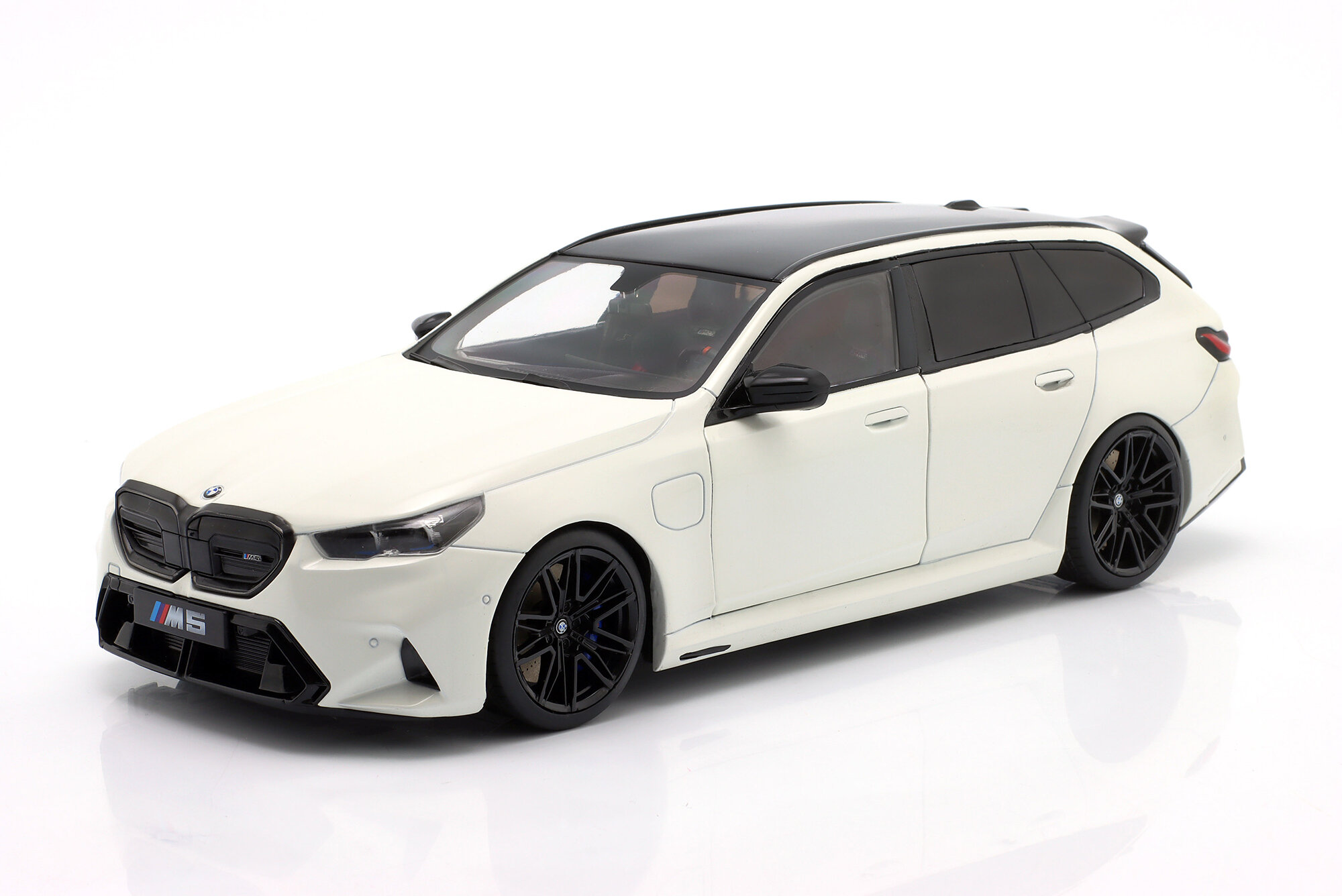 Модель коллекционная SOLIDO Bmw G99 M5 touring 2026 white / бмв М5 туринг белый