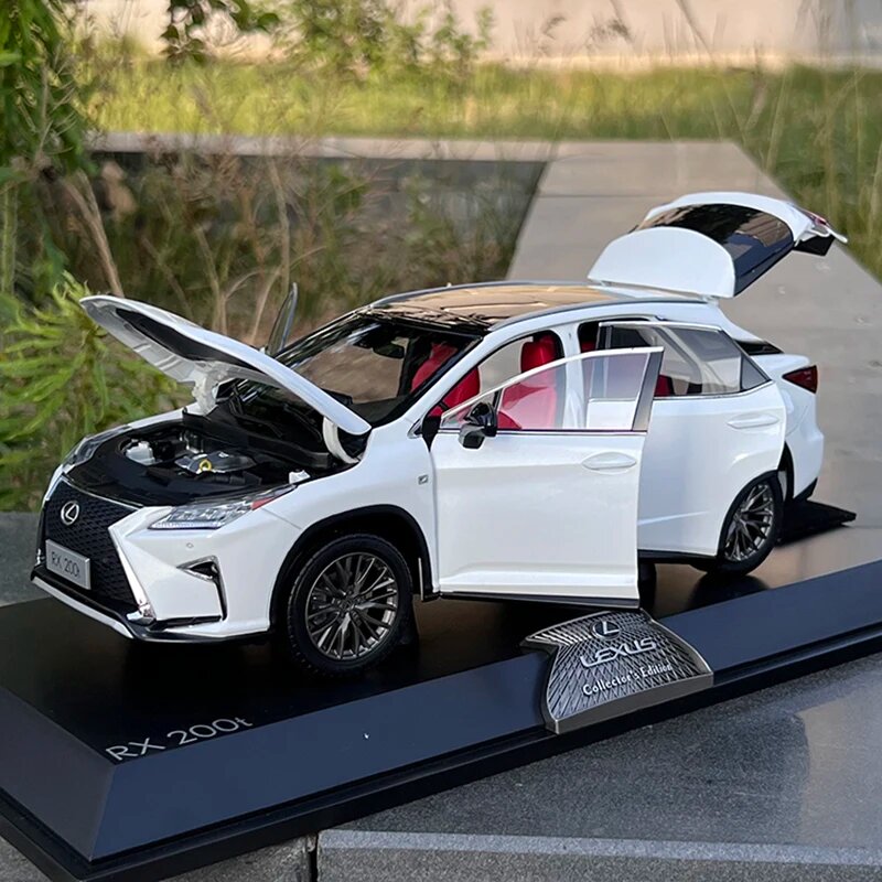 Модель автомобиля Lexus RX 200T металлическая 1:18