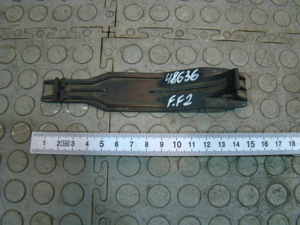 Кронштейн крепления фары Ford Focus II 2005-2008 1324270 (с пробегом)
