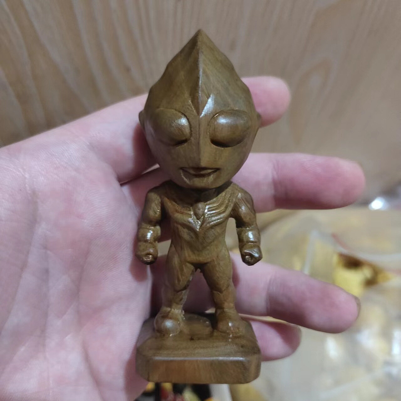Деревянная фигурка Деджа из зеленого сандалового дерева для ручного использования и декора