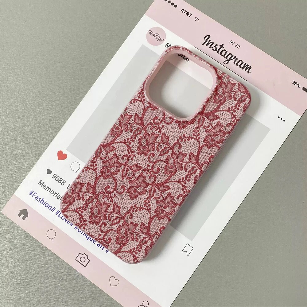 Винно-красный чехол iPhone 14 с кружевным узором DKPW-Pink-KL1643