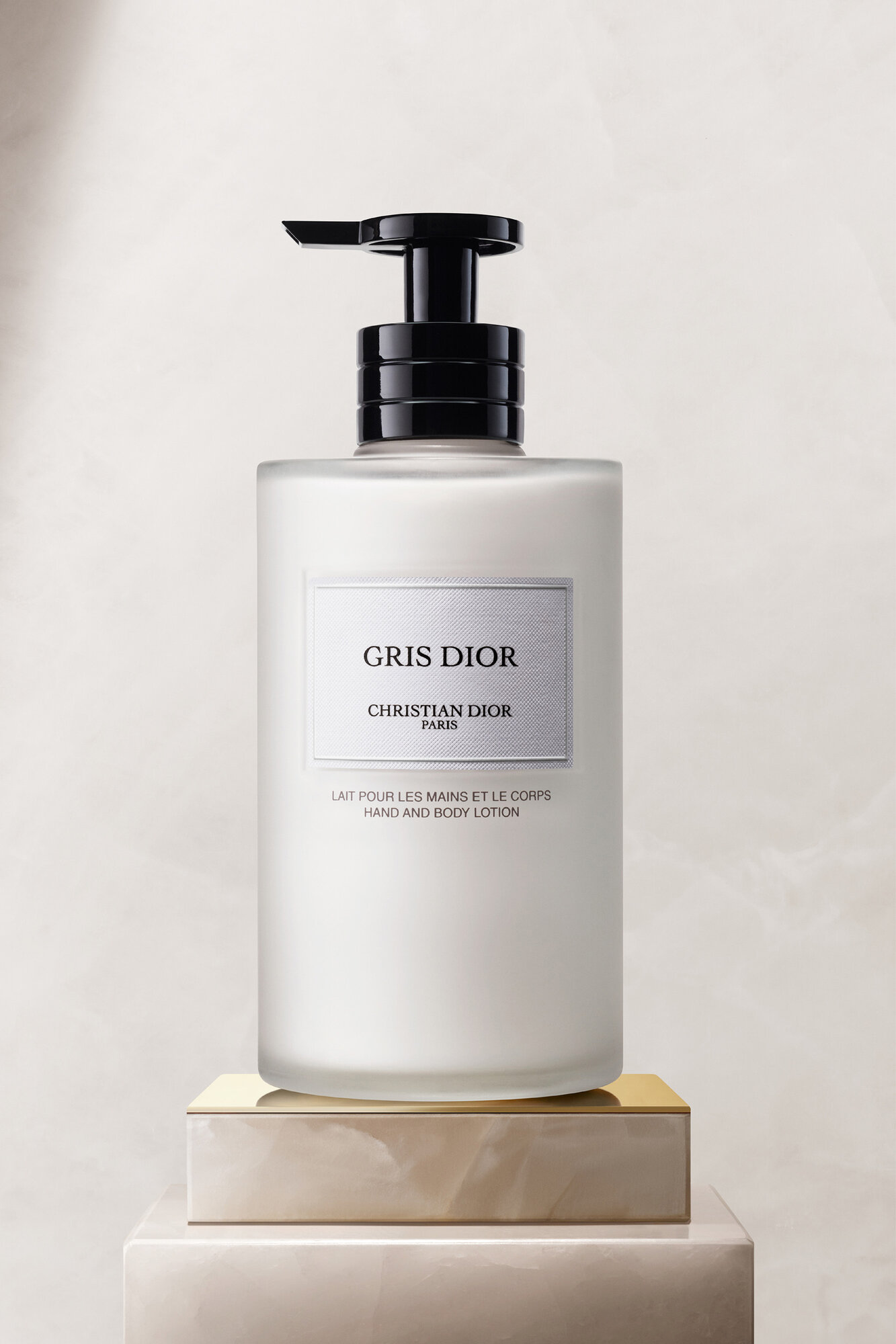 Парфюмированный увлажняющий лосьон для рук и тела Dior La Collection Privée Lait Hydratant, 300 мл| Gris Dior.