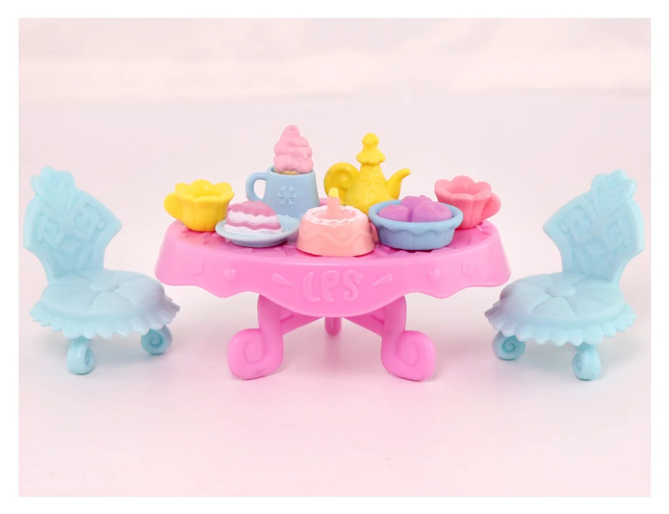 Столик и стулья для чаепития Minilpsshop Pet Shop для кошек