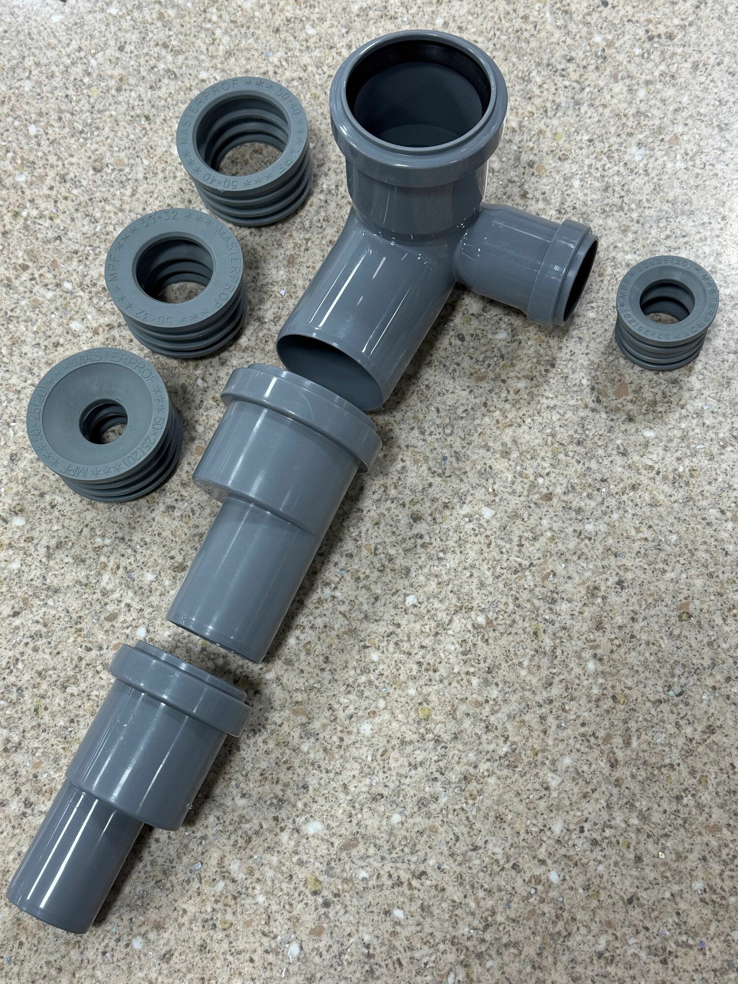 Отвод 50 мм с правым выходом 32 мм, угол 87,5 гр. Комплект : переходы+манжеты.