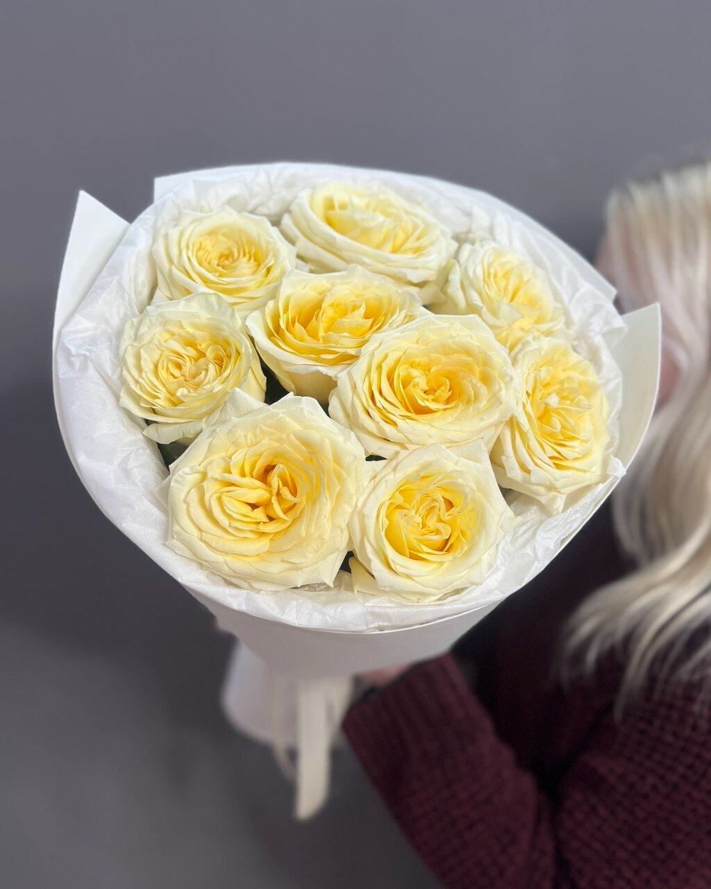 Букет из 9 пионовидных роз, милый и минималистичный букет для любимых дам