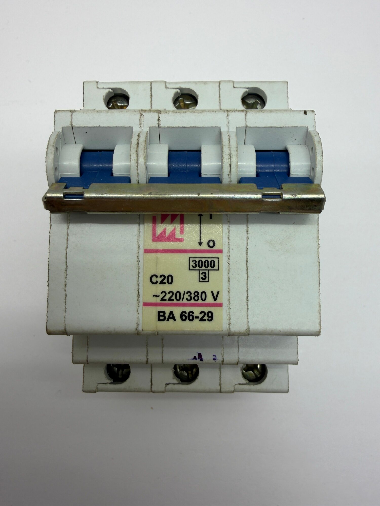 ВА66-29, C20, 220V/380V, 3 полюса, "Тираспольский завод". Автоматический выключатель.